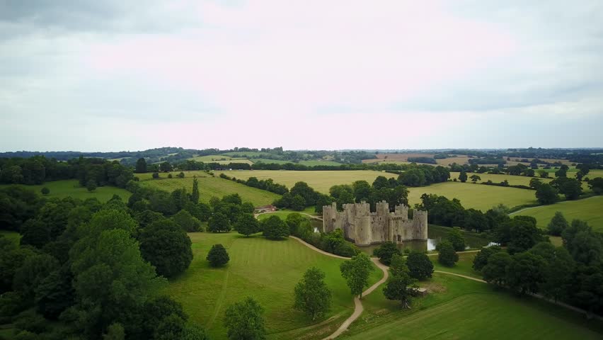 Bodiam Castle image - Free stock photo - Public Domain photo - CC0 Images