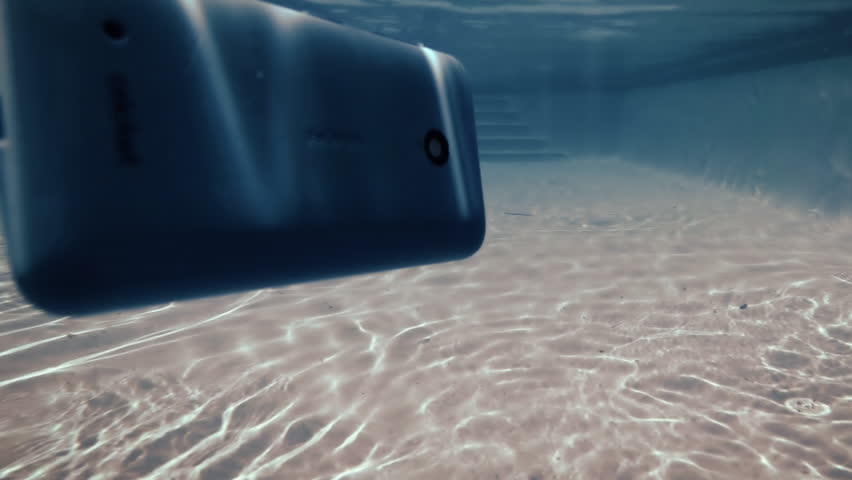 Dropped Smartphone, Phone Sinking in című (100% jogdíjmentes ...