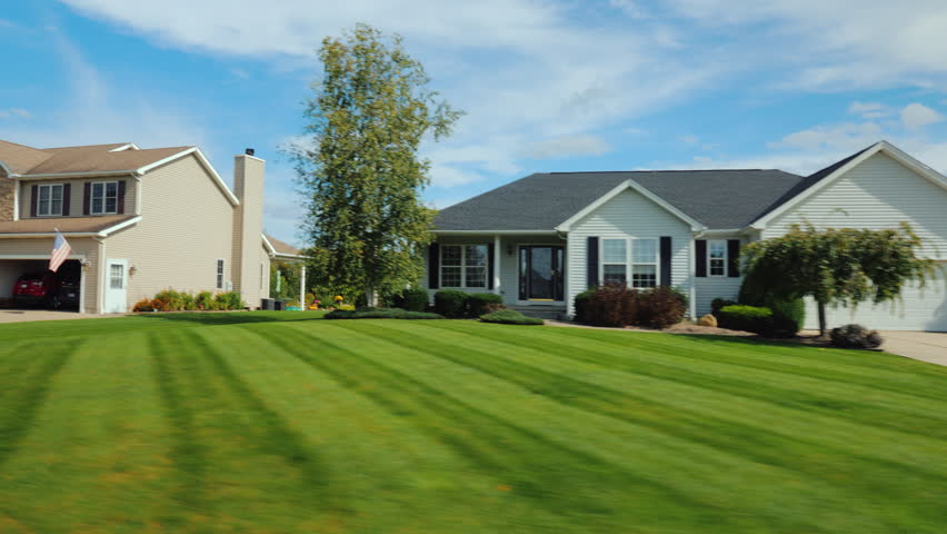 House on a nice lawn image - Free stock photo - Public Domain photo ...
