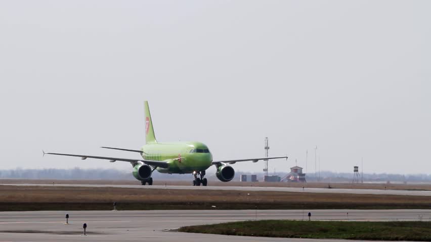 MOSCOW, RUSSIAN FEDERATION - MAY 26, 2015: S7 Airbus 320 Taxiing On The ...