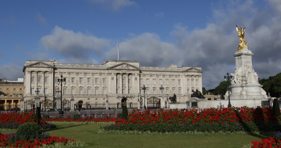 London Landmark Buckingham Palace Victoria Memorial Elizabeth Queen ...